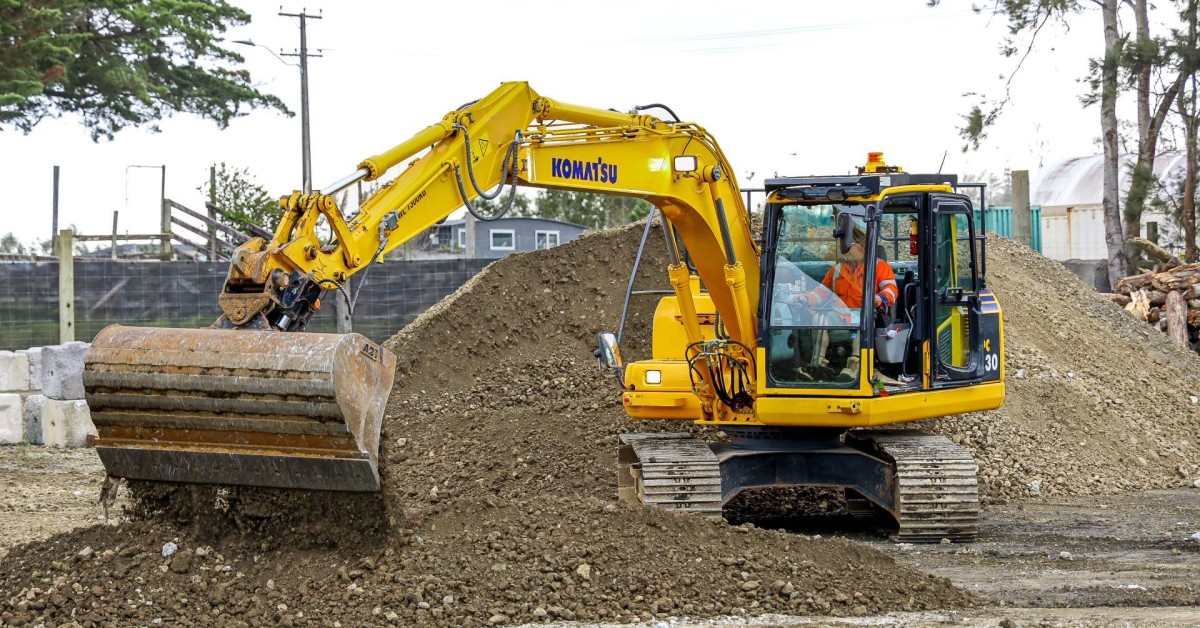 13 Ton Excavator Hire Auckland | Conventional Swing Digger | Pronto Hire